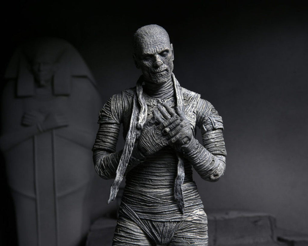 NECA Universal Monsters: Ultimate Mummy (Black & White) – Silicon Power ...